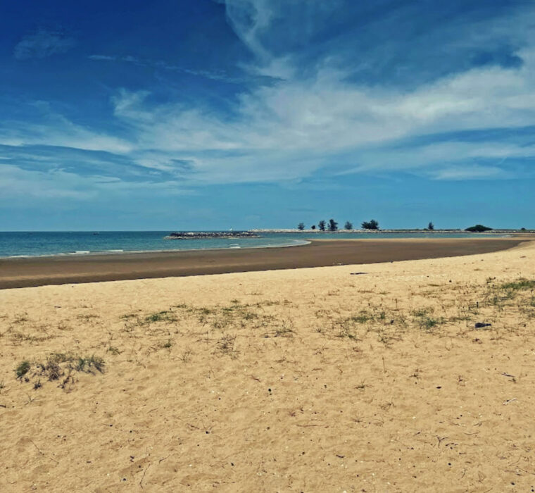 Discover the Vibrant Pran Buri Walking Street near inchantree Doo Lay ...